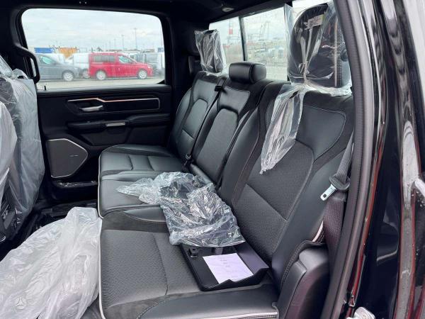 Black Ram 1500 2026 in Plunge, with an engine capacity of 2.99 L and mileage of 0 thousand km for 46600 €, photo 10 on AUTOMOTO.COM.LV