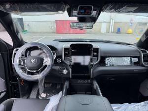 Black Ram 1500 2026 in Plunge, with an engine capacity of 2.99 L and mileage of 0 thousand km for 46600 €, photo 12 on AUTOMOTO.COM.LV