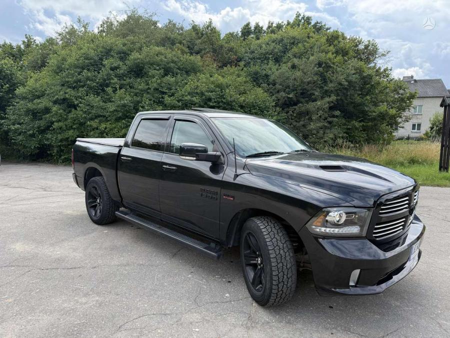 Black Ram 1500 2016 in Kaunas, with an engine capacity of 5.65 L and mileage of 198 thousand km for 18500 €, photo 3 on AUTOMOTO.COM.LV