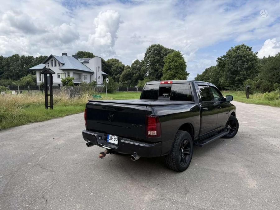 Black Ram 1500 2016 in Kaunas, with an engine capacity of 5.65 L and mileage of 198 thousand km for 18500 €, photo 5 on AUTOMOTO.COM.LV