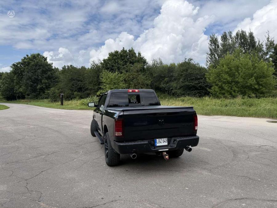 Black Ram 1500 2016 in Kaunas, with an engine capacity of 5.65 L and mileage of 198 thousand km for 18500 €, photo 6 on AUTOMOTO.COM.LV