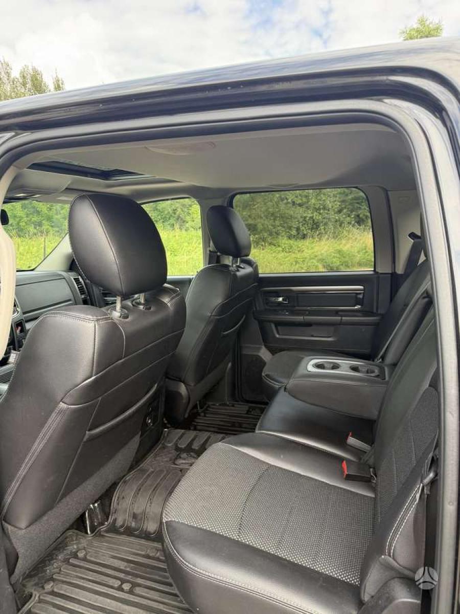 Black Ram 1500 2016 in Kaunas, with an engine capacity of 5.65 L and mileage of 198 thousand km for 18500 €, photo 7 on AUTOMOTO.COM.LV
