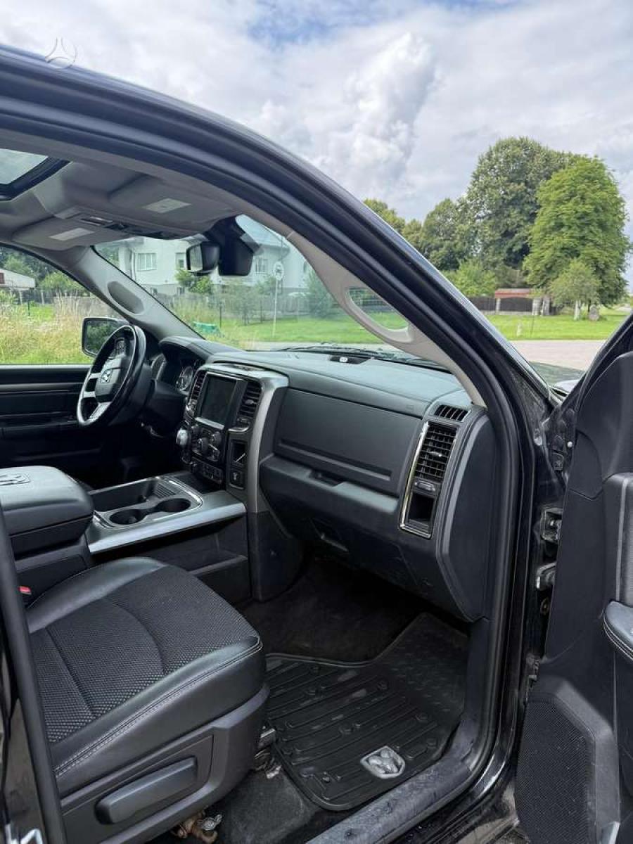 Black Ram 1500 2016 in Kaunas, with an engine capacity of 5.65 L and mileage of 198 thousand km for 18500 €, photo 11 on AUTOMOTO.COM.LV