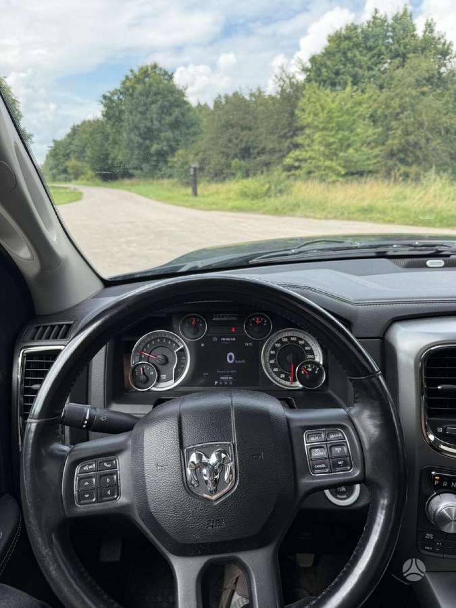 Black Ram 1500 2016 in Kaunas, with an engine capacity of 5.65 L and mileage of 198 thousand km for 18500 €, photo 12 on AUTOMOTO.COM.LV
