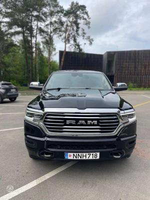 Black Ram 1500 2019 in Palanga, with an engine capacity of 5.65 L and mileage of 175 thousand km for 38900 €, photo 3 on AUTOMOTO.COM.LV