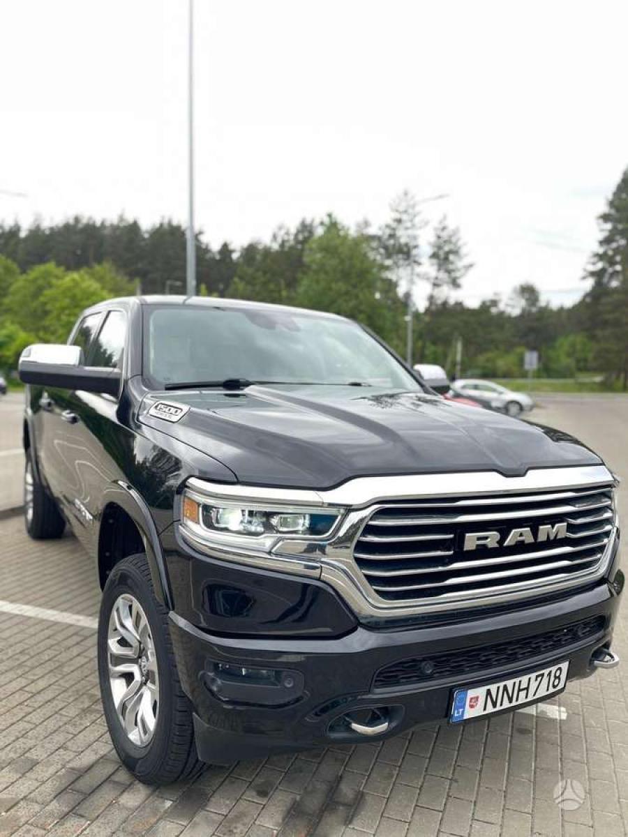 Black Ram 1500 2019 in Palanga, with an engine capacity of 5.65 L and mileage of 175 thousand km for 38900 €, photo 5 on AUTOMOTO.COM.LV
