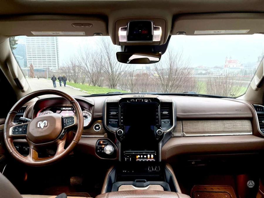 Black Ram 1500 2019 in Palanga, with an engine capacity of 5.65 L and mileage of 175 thousand km for 38900 €, photo 6 on AUTOMOTO.COM.LV