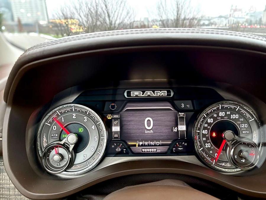 Black Ram 1500 2019 in Palanga, with an engine capacity of 5.65 L and mileage of 175 thousand km for 38900 €, photo 12 on AUTOMOTO.COM.LV