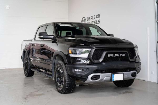 Black Ram 1500 2019 in Vilnius, with an engine capacity of 5.65 L and mileage of 28 thousand km for 44900 €, photo 1 on AUTOMOTO.COM.LV
