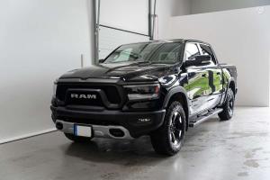 Black Ram 1500 2019 in Vilnius, with an engine capacity of 5.65 L and mileage of 28 thousand km for 44900 €, photo 3 on AUTOMOTO.COM.LV
