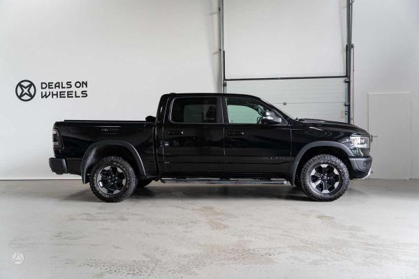 Black Ram 1500 2019 in Vilnius, with an engine capacity of 5.65 L and mileage of 28 thousand km for 44900 €, photo 4 on AUTOMOTO.COM.LV