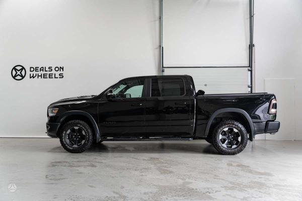 Black Ram 1500 2019 in Vilnius, with an engine capacity of 5.65 L and mileage of 28 thousand km for 44900 €, photo 5 on AUTOMOTO.COM.LV