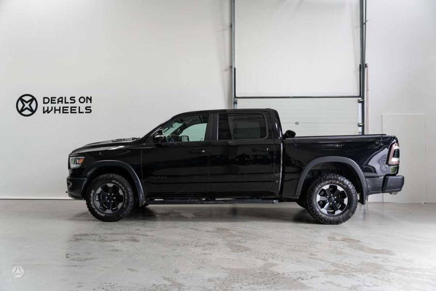 Black Ram 1500 2019 in Vilnius, with an engine capacity of 5.65 L and mileage of 28 thousand km for 44900 €, photo 5 on AUTOMOTO.COM.LV