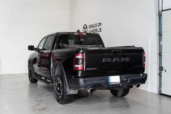 Black Ram 1500 2019 in Vilnius, with an engine capacity of 5.65 L and mileage of 28 thousand km for 44900 €, photo 6 on AUTOMOTO.COM.LV