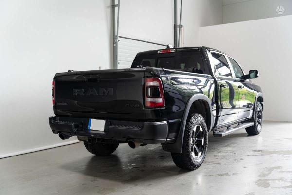 Black Ram 1500 2019 in Vilnius, with an engine capacity of 5.65 L and mileage of 28 thousand km for 44900 €, photo 7 on AUTOMOTO.COM.LV