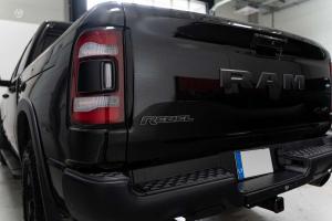Black Ram 1500 2019 in Vilnius, with an engine capacity of 5.65 L and mileage of 28 thousand km for 44900 €, photo 8 on AUTOMOTO.COM.LV