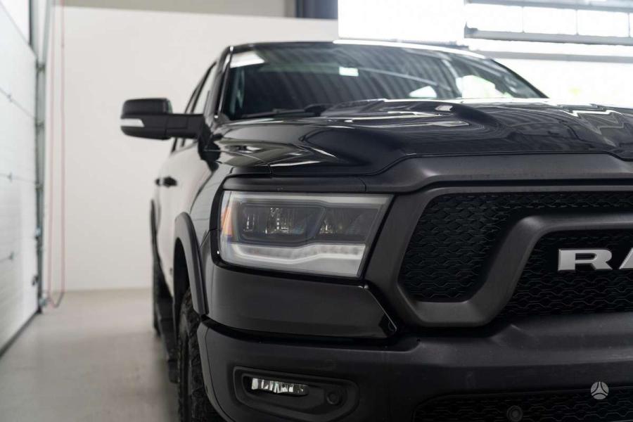 Black Ram 1500 2019 in Vilnius, with an engine capacity of 5.65 L and mileage of 28 thousand km for 44900 €, photo 9 on AUTOMOTO.COM.LV