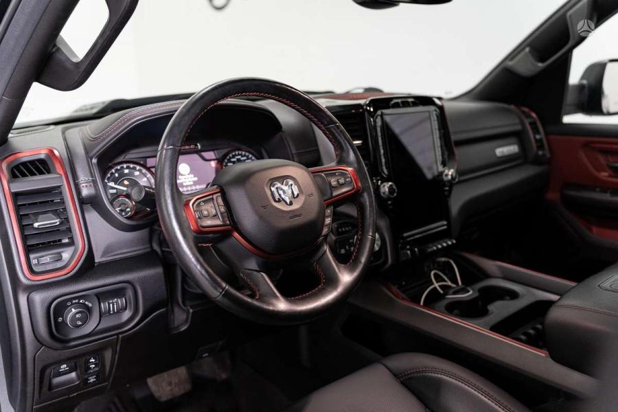 Black Ram 1500 2019 in Vilnius, with an engine capacity of 5.65 L and mileage of 28 thousand km for 44900 €, photo 14 on AUTOMOTO.COM.LV
