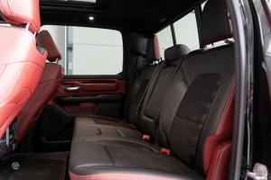 Black Ram 1500 2019 in Vilnius, with an engine capacity of 5.65 L and mileage of 28 thousand km for 44900 €, photo 18 on AUTOMOTO.COM.LV