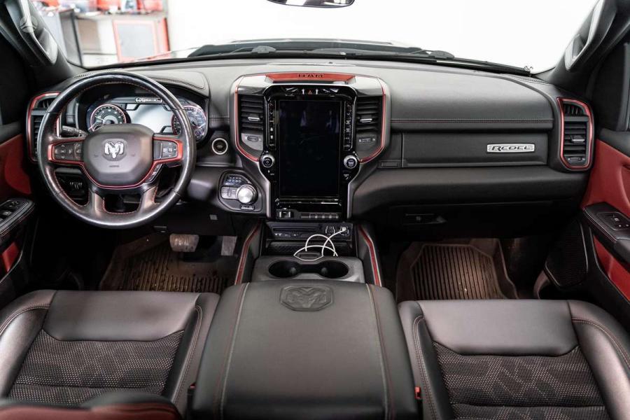 Black Ram 1500 2019 in Vilnius, with an engine capacity of 5.65 L and mileage of 28 thousand km for 44900 €, photo 20 on AUTOMOTO.COM.LV
