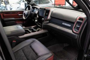 Black Ram 1500 2019 in Vilnius, with an engine capacity of 5.65 L and mileage of 28 thousand km for 44900 €, photo 23 on AUTOMOTO.COM.LV