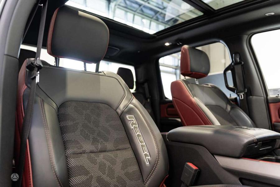 Black Ram 1500 2019 in Vilnius, with an engine capacity of 5.65 L and mileage of 28 thousand km for 44900 €, photo 24 on AUTOMOTO.COM.LV