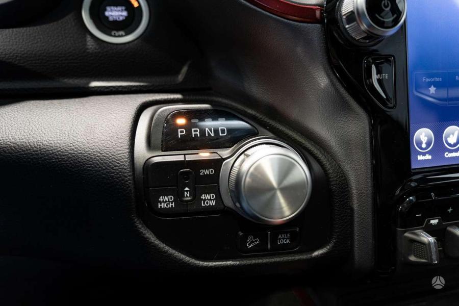 Black Ram 1500 2019 in Vilnius, with an engine capacity of 5.65 L and mileage of 28 thousand km for 44900 €, photo 25 on AUTOMOTO.COM.LV