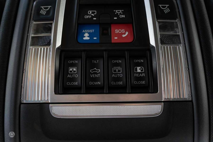 Black Ram 1500 2019 in Vilnius, with an engine capacity of 5.65 L and mileage of 28 thousand km for 44900 €, photo 26 on AUTOMOTO.COM.LV