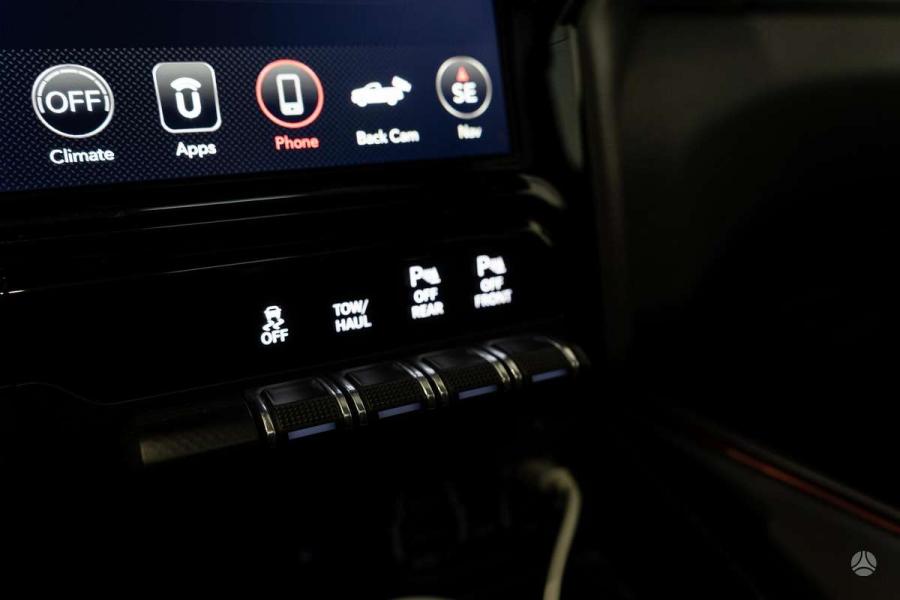Black Ram 1500 2019 in Vilnius, with an engine capacity of 5.65 L and mileage of 28 thousand km for 44900 €, photo 29 on AUTOMOTO.COM.LV
