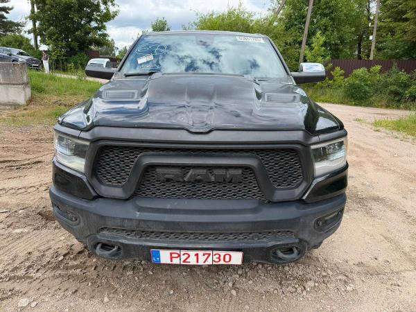 Melns Ram 1500 2020 Viļņa, ar dzinēja tilpumu 5.70 L un nobraukumu 32 tūkst. km par 33500 €, foto 1 vietnē AUTOMOTO.COM.LV