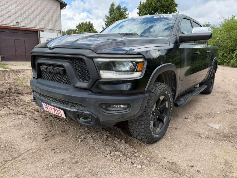 Melns Ram 1500 2020 Viļņa, ar dzinēja tilpumu 5.70 L un nobraukumu 32 tūkst. km par 33500 €, foto 3 vietnē AUTOMOTO.COM.LV