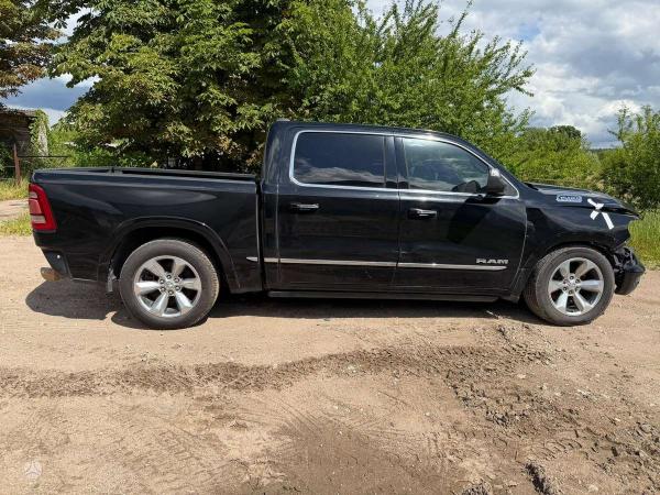 Melns Ram 1500 2020 Viļņa, ar dzinēja tilpumu 5.70 L un nobraukumu 60 tūkst. km par 19500 €, foto 1 vietnē AUTOMOTO.COM.LV