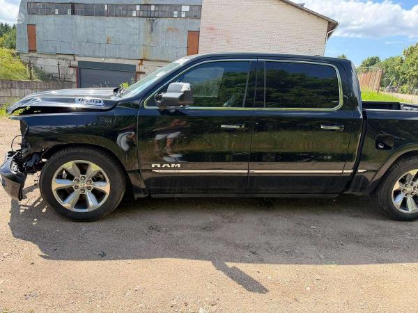 Melns Ram 1500 2020 Viļņa, ar dzinēja tilpumu 5.70 L un nobraukumu 60 tūkst. km par 19500 €, foto 3 vietnē AUTOMOTO.COM.LV