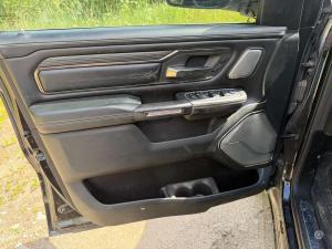 Melns Ram 1500 2020 Viļņa, ar dzinēja tilpumu 5.70 L un nobraukumu 60 tūkst. km par 19500 €, foto 9 vietnē AUTOMOTO.COM.LV