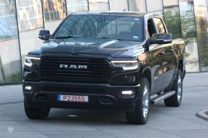 Melns Ram 1500 2020 Viļņa, ar dzinēja tilpumu 5.65 L un nobraukumu 173 tūkst. km par 25500 €, foto  vietnē AUTOMOTO.COM.LV