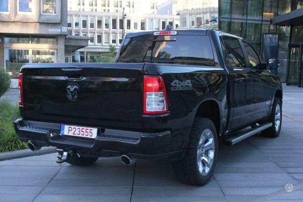Ram 1500 2020 Viļņa vietnē Melns Ram 1500 2020 Viļņa, ar dzinēja tilpumu 5.65 L un nobraukumu 173 tūkst. km par 25500 €, foto 7 vietnē AUTOMOTO.COM.LV