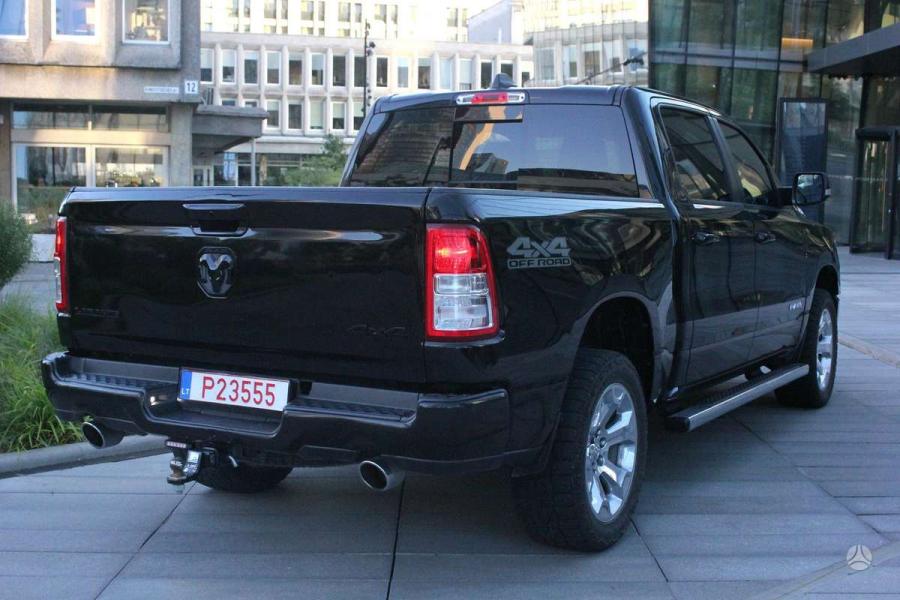 Melns Ram 1500 2020 Viļņa, ar dzinēja tilpumu 5.65 L un nobraukumu 173 tūkst. km par 25500 €, foto 7 vietnē AUTOMOTO.COM.LV