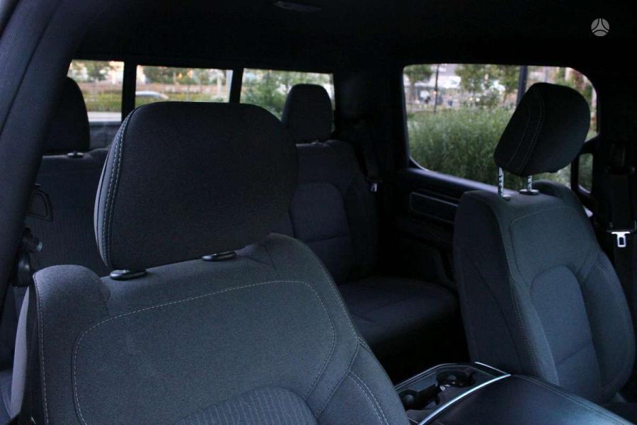 Melns Ram 1500 2020 Viļņa, ar dzinēja tilpumu 5.65 L un nobraukumu 173 tūkst. km par 25500 €, foto 14 vietnē AUTOMOTO.COM.LV
