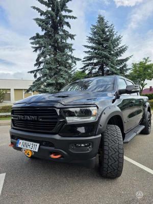 Melns Ram 1500 2021 Elektrėnai, ar dzinēja tilpumu 5.65 L un nobraukumu 210 tūkst. km par 29900 €, foto  vietnē AUTOMOTO.COM.LV