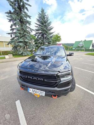 Черный Ram 1500 2021 в Электренай, объемом двигателя 5.65 л и пробегом 210 тыс. км за 29900 €, фото 5 на AUTOMOTO.COM.LV