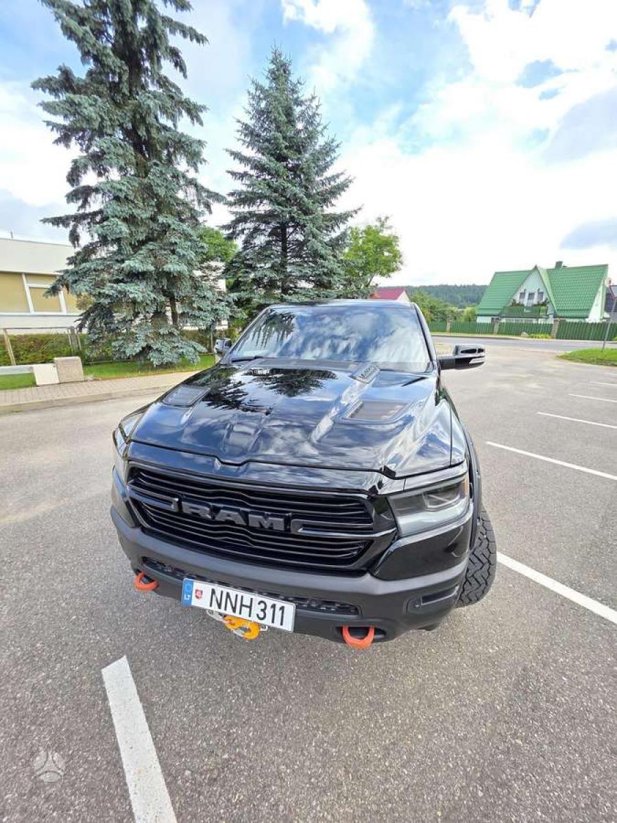 Черный Ram 1500 2021 в Электренай, объемом двигателя 5.65 л и пробегом 210 тыс. км за 29900 €, фото 5 на AUTOMOTO.COM.LV