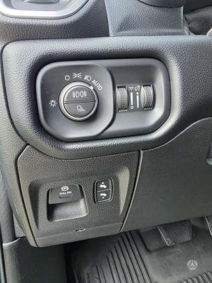 Черный Ram 1500 2021 в Электренай, объемом двигателя 5.65 л и пробегом 210 тыс. км за 29900 €, фото 14 на AUTOMOTO.COM.LV