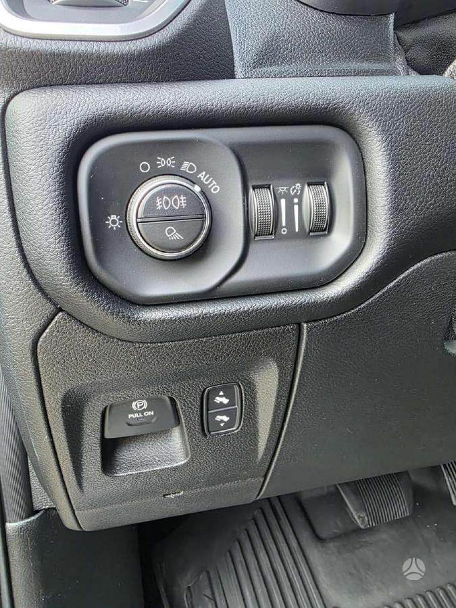 Черный Ram 1500 2021 в Электренай, объемом двигателя 5.65 л и пробегом 210 тыс. км за 29900 €, фото 14 на AUTOMOTO.COM.LV
