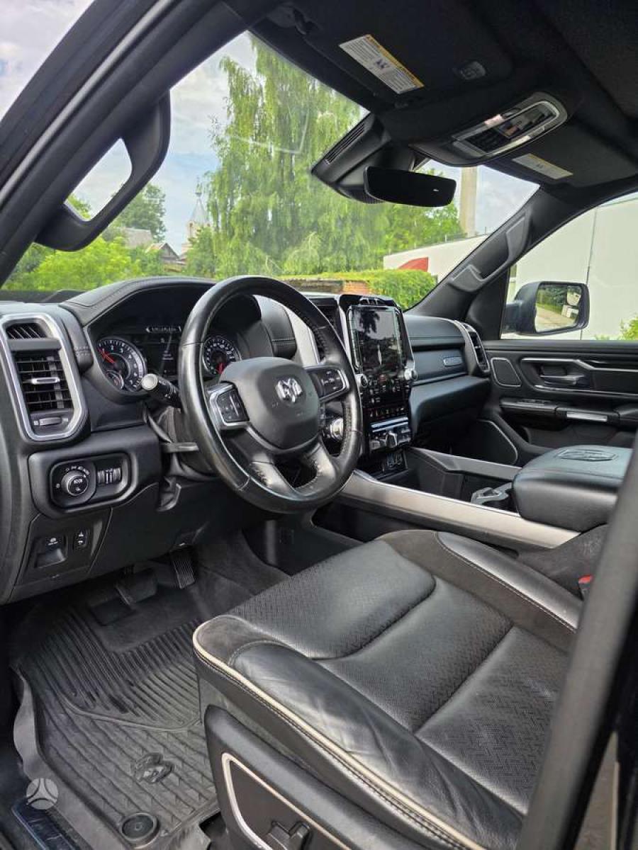 Черный Ram 1500 2021 в Электренай, объемом двигателя 5.65 л и пробегом 210 тыс. км за 29900 €, фото 16 на AUTOMOTO.COM.LV