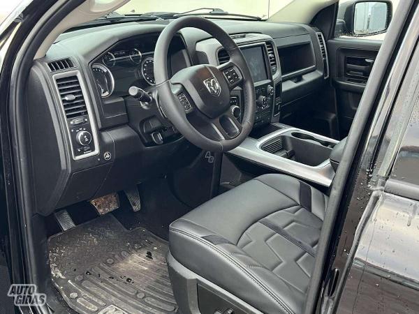 Черный Ram 1500 2021 в Кретинга, объемом двигателя 5.70 л и пробегом 57 тыс. км за 34000 €, фото 7 на AUTOMOTO.COM.LV