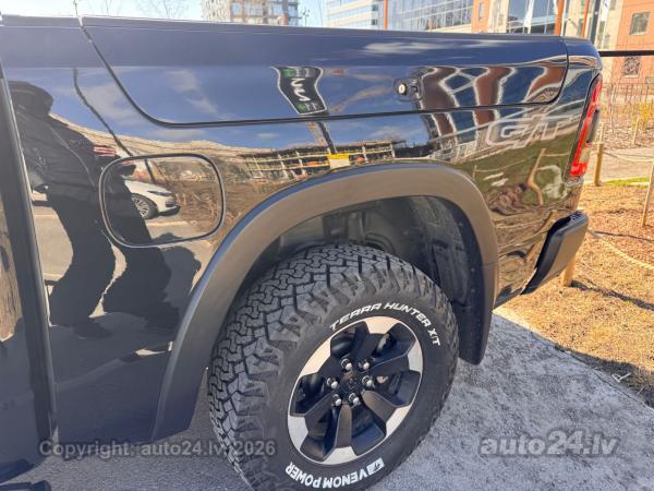 Черный Ram 1500 2024 в Таллин, объемом двигателя 5.70 л и пробегом 115 тыс. км за 60000 €, фото 6 на AUTOMOTO.COM.LV