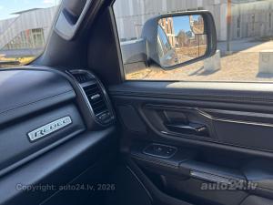 Черный Ram 1500 2024 в Таллин, объемом двигателя 5.70 л и пробегом 115 тыс. км за 60000 €, фото 13 на AUTOMOTO.COM.LV