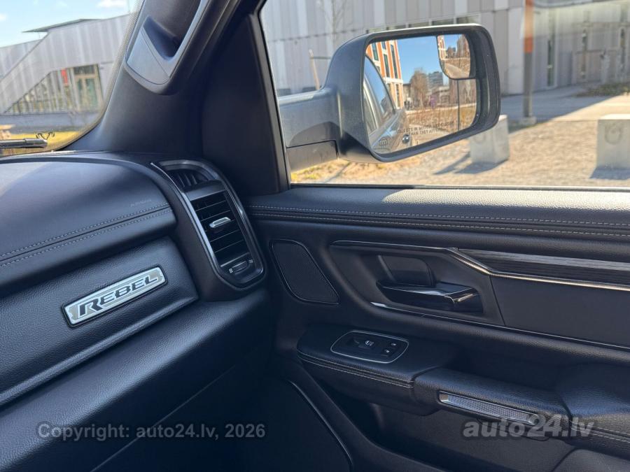 Черный Ram 1500 2024 в Таллин, объемом двигателя 5.70 л и пробегом 115 тыс. км за 60000 €, фото 13 на AUTOMOTO.COM.LV