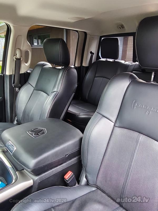 Pelēks Ram 1500 2019 Tallina, ar dzinēja tilpumu 5.70 L un nobraukumu 228 tūkst. km par 22000 €, foto 9 vietnē AUTOMOTO.COM.LV