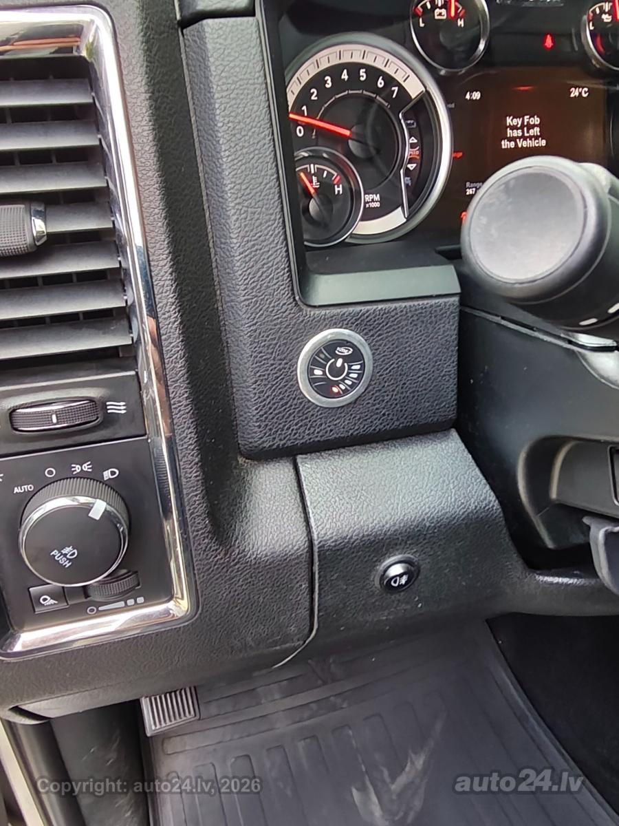 Pelēks Ram 1500 2019 Tallina, ar dzinēja tilpumu 5.70 L un nobraukumu 228 tūkst. km par 22000 €, foto 14 vietnē AUTOMOTO.COM.LV